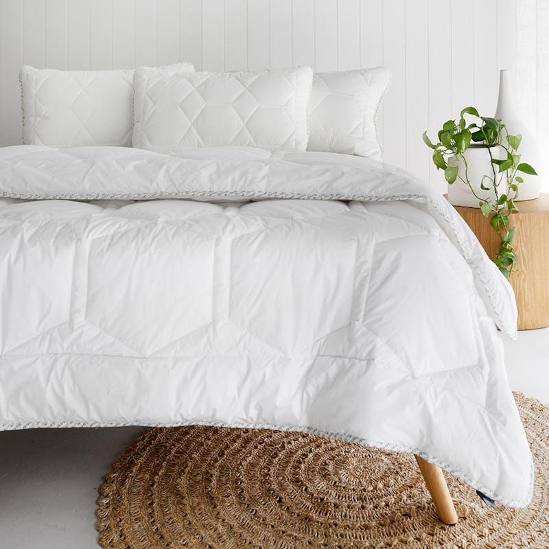 Buy Bambury Sonar Thermal Balancing Quilt (Outlast) Double online at ...